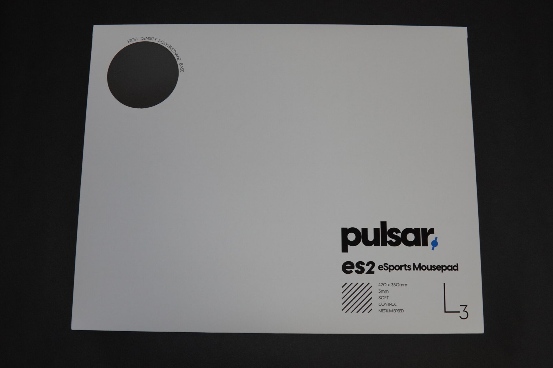 Pulsar ES2 マウスパッド レビュー。究極の滑り止めを採用したサラサラ素材のコントロールタイプマウスパッド | Gaming Gear Magazine