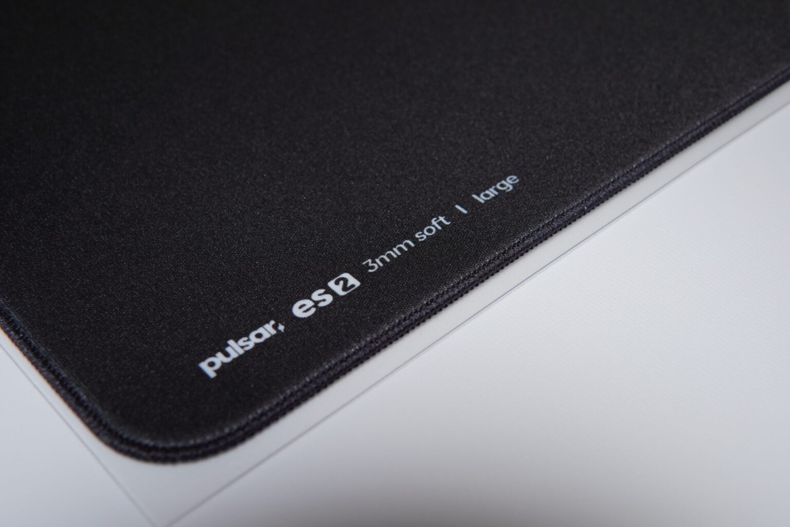 Pulsar ES2 マウスパッド レビュー。究極の滑り止めを採用したサラサラ素材のコントロールタイプマウスパッド | Gaming Gear ...